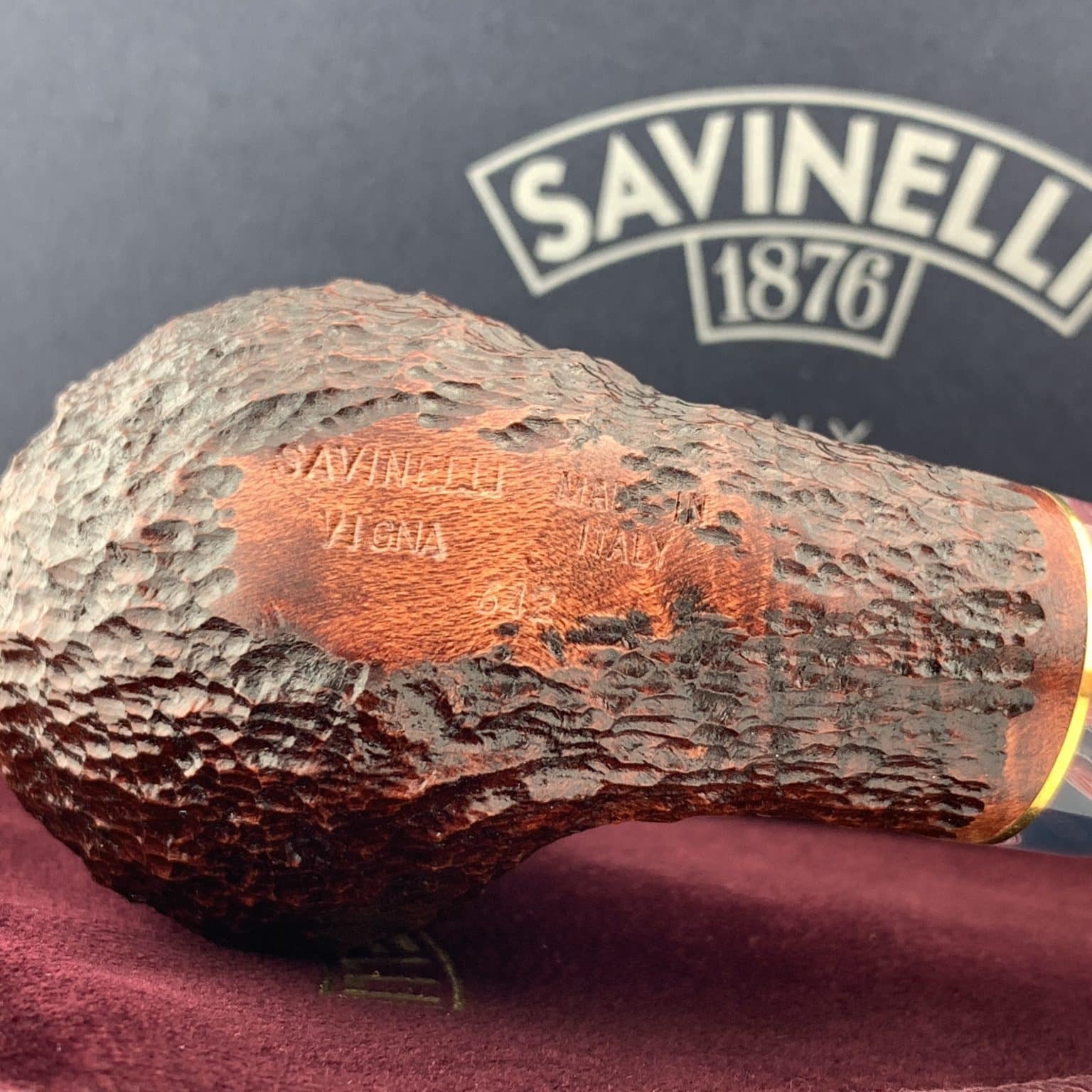 Savinelli Pipe: Vigna Rusticated Bordeaux (642) (6mm) Bent Apple Pipe ...